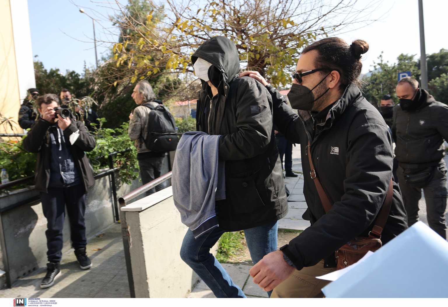 Μενίδι: Δίωξη σε αστυνομικό και πολίτη για τον θανάσιμο ξυλοδαρμό ...
