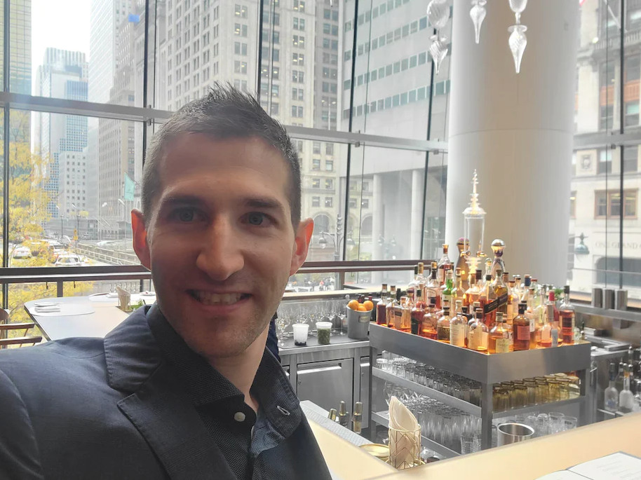 Δείπνησε σε μια μέρα σε 18 εστιατόρια με αστέρια Michelin | ΥΔΡΟΓΕΙΟΣ 106,9 FM