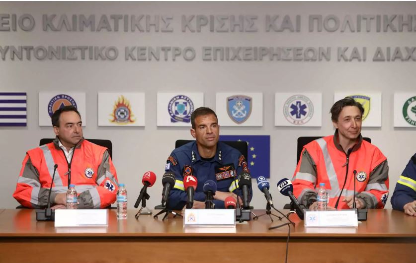 Σεισμός στην Τουρκία: Καρέ – καρέ οι διασώσεις της ΕΜΑΚ μέσα από ...